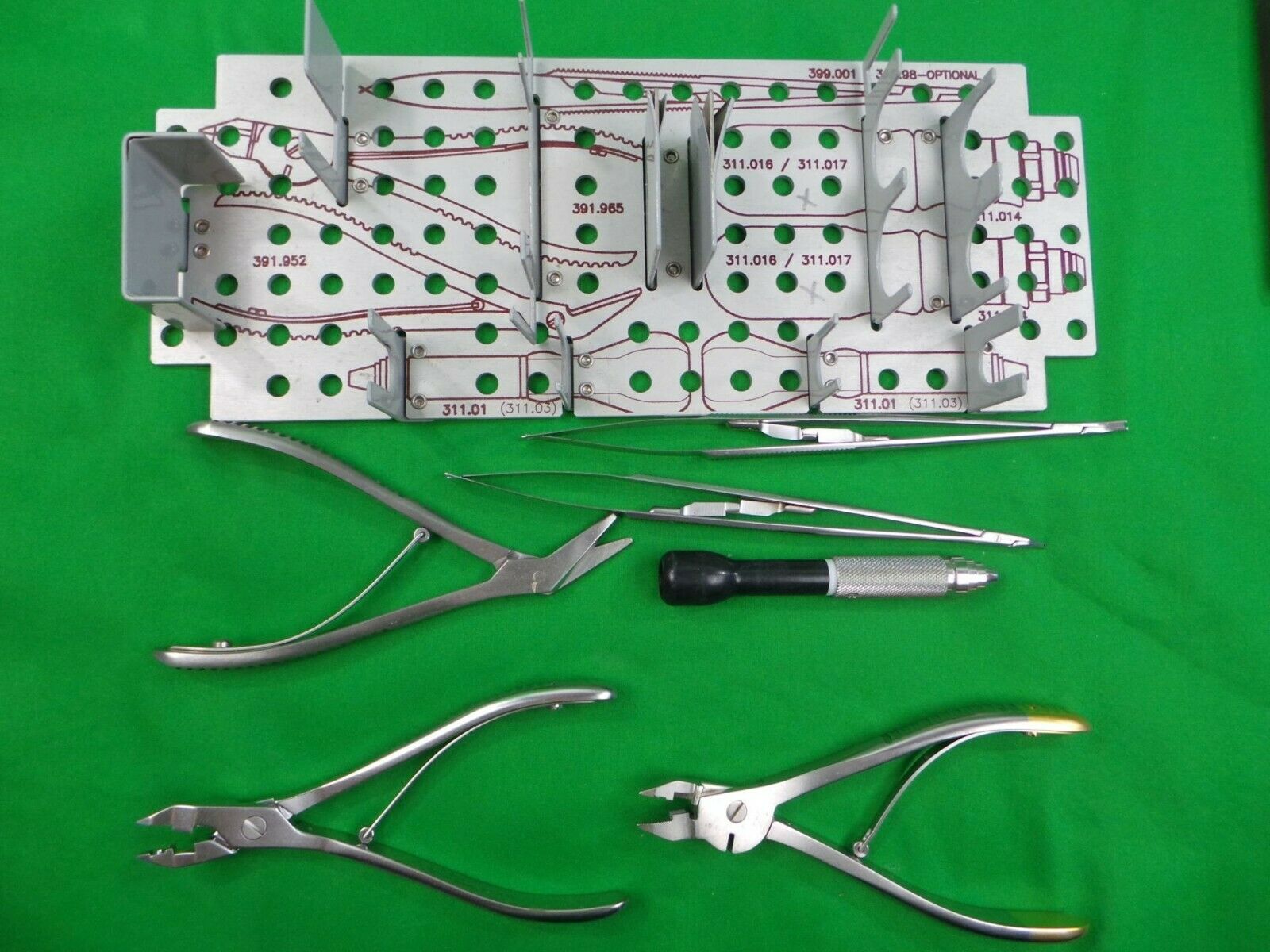 SYNTHES MAXILLOFACIAL CRANIOFACIAL MODULAR FIXATION SYSTEM 1.3mm CRANI ...